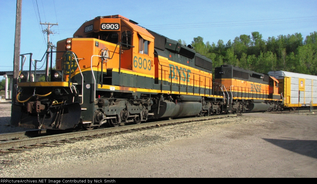 BNSF 6903 and BNSF 6743